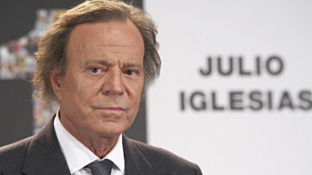 Julio Iglesias rompe su silencio y niega en un comunicado las ...